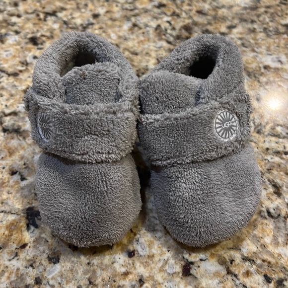 UGG | Shoes | Ugg Bixbee Grey Fuzzy Slippers 23 | Poshmark